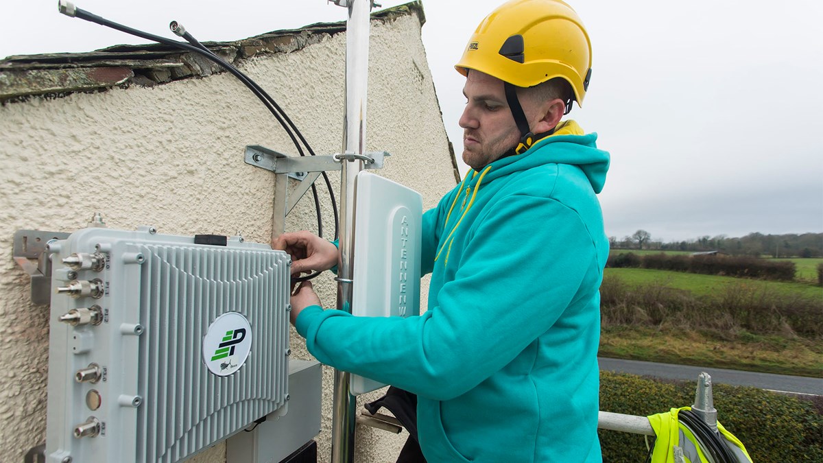 EE to deploy small cell networks to connect rural locations in the UK ...