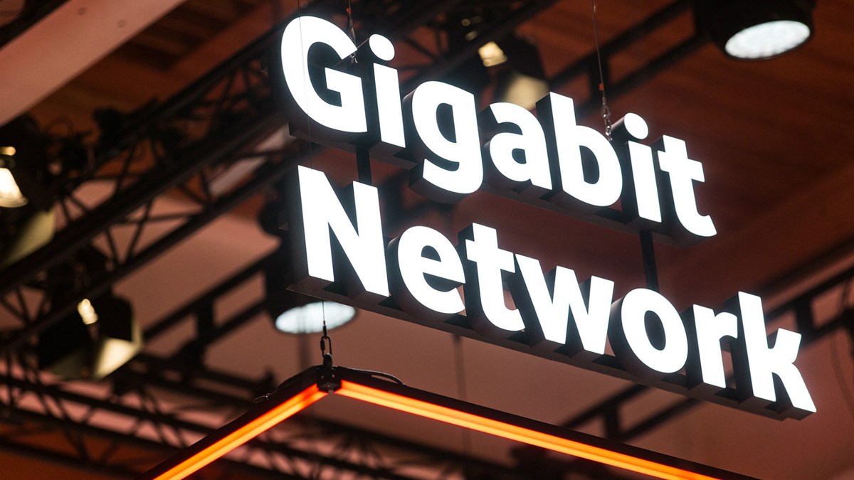 New wireless Gigabit network to lift Slough from its despond, Smart ...