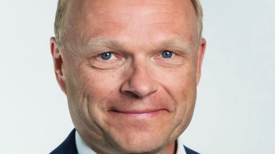 Nokia CEO unveils restructuring plan as sales decline, margins improve ...