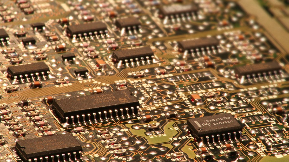 Intel moves in on Altera with a $16.7 billion all-cash deal, Intel ...